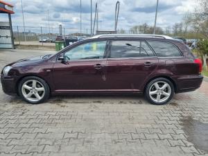 Red Toyota Avensis 2007 in Kaunas, with an engine capacity of 2.20 L and mileage of 331 thousand km for 1799 €, photo 8 on AUTOMOTO.COM.LV