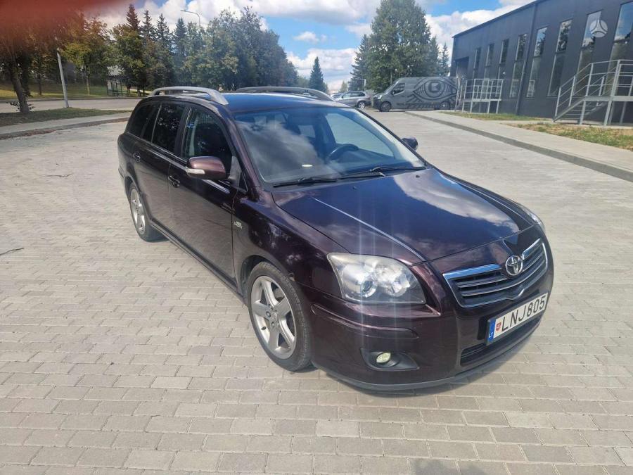 Red Toyota Avensis 2007 in Vilnius, with an engine capacity of 2.23 L and mileage of 420 thousand km for 1950 €, photo 3 on AUTOMOTO.COM.LV