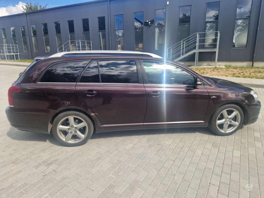 Red Toyota Avensis 2007 in Vilnius, with an engine capacity of 2.23 L and mileage of 420 thousand km for 1950 €, photo 4 on AUTOMOTO.COM.LV