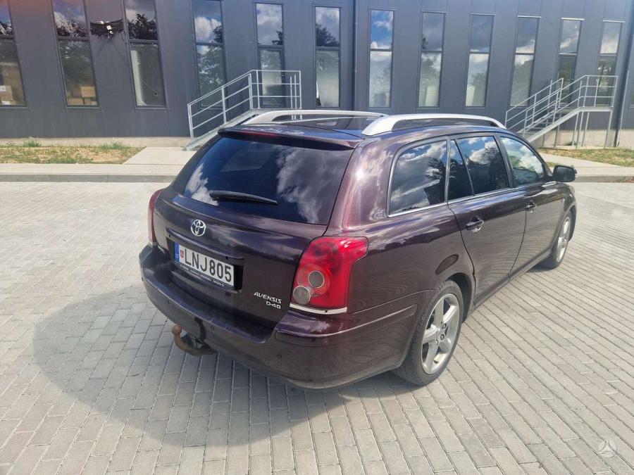 Red Toyota Avensis 2007 in Vilnius, with an engine capacity of 2.23 L and mileage of 420 thousand km for 1950 €, photo 5 on AUTOMOTO.COM.LV