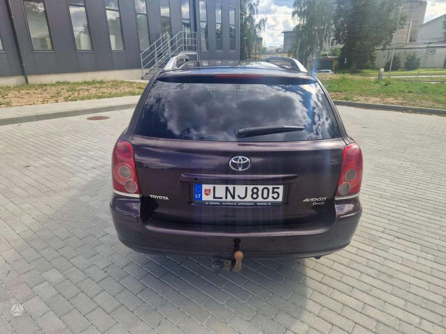 Red Toyota Avensis 2007 in Vilnius, with an engine capacity of 2.23 L and mileage of 420 thousand km for 1950 €, photo 6 on AUTOMOTO.COM.LV