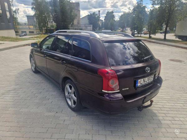Sarkans Toyota Avensis 2007 Viļņa, ar dzinēja tilpumu 2.23 L un nobraukumu 420 tūkst. km par 1950 €, foto 7 vietnē AUTOMOTO.COM.LV