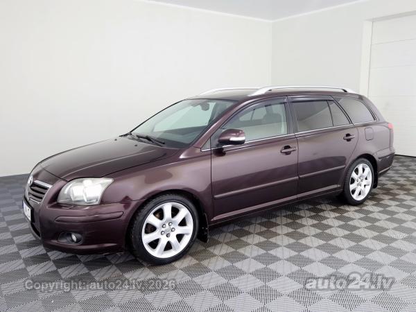Sarkans Toyota Avensis 2008 Tallina, ar dzinēja tilpumu 2.00 L un nobraukumu 292 tūkst. km par 2199 €, foto 2 vietnē AUTOMOTO.COM.LV