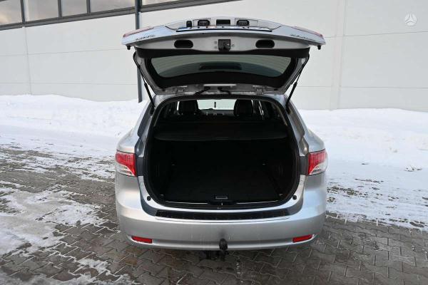 Sarkans Toyota Avensis 2011 Kretinga, ar dzinēja tilpumu 2.23 L un nobraukumu 227 tūkst. km par 4550 €, foto 11 vietnē AUTOMOTO.COM.LV