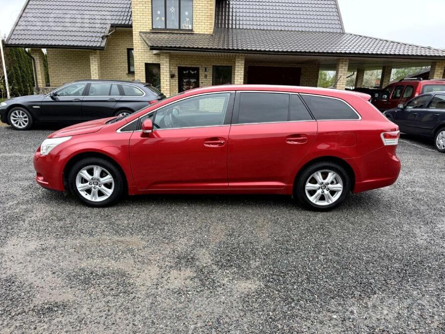 Sarkans Toyota Avensis 2011 Saldus, ar dzinēja tilpumu 2.00 L un nobraukumu 363 tūkst. km par 3950 €, foto 9 vietnē AUTOMOTO.COM.LV