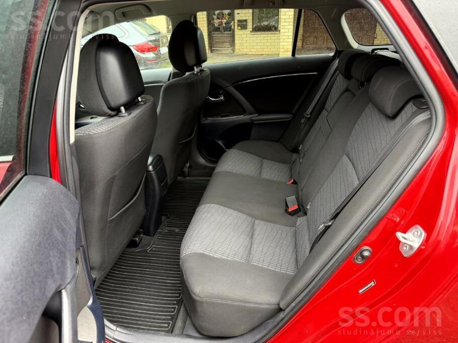 Sarkans Toyota Avensis 2011 Saldus, ar dzinēja tilpumu 2.00 L un nobraukumu 363 tūkst. km par 3950 €, foto 16 vietnē AUTOMOTO.COM.LV