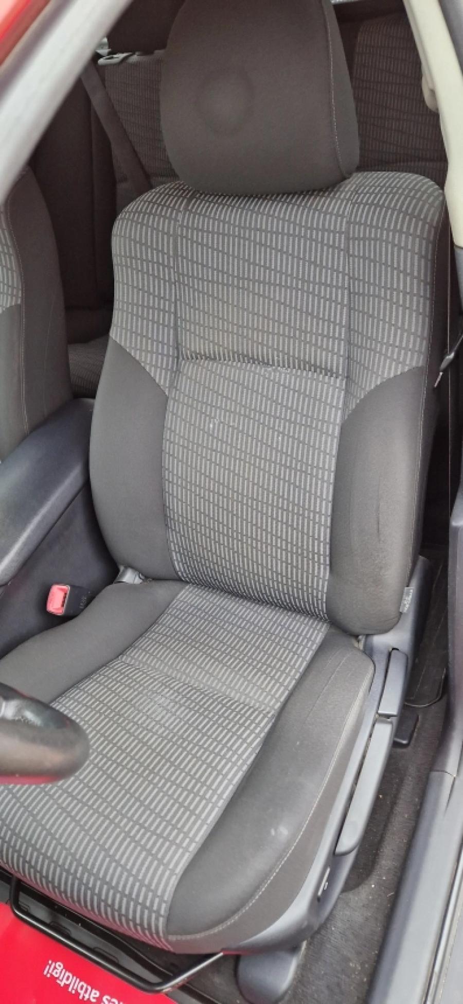 Sarkans Toyota Avensis 2011 Rīga, ar dzinēja tilpumu 2.00 L un nobraukumu 234 tūkst. km par 5750 €, foto 17 vietnē AUTOMOTO.COM.LV