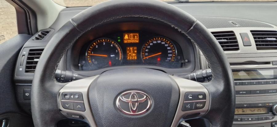 Sarkans Toyota Avensis 2011 Rīga, ar dzinēja tilpumu 2.00 L un nobraukumu 234 tūkst. km par 5750 €, foto 25 vietnē AUTOMOTO.COM.LV