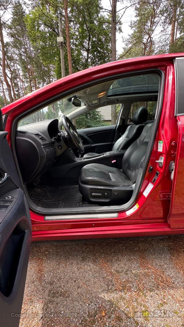 Sarkans Toyota Avensis 2011 Tallina, ar dzinēja tilpumu 2.20 L un nobraukumu 242 tūkst. km par 5990 €, foto 8 vietnē AUTOMOTO.COM.LV