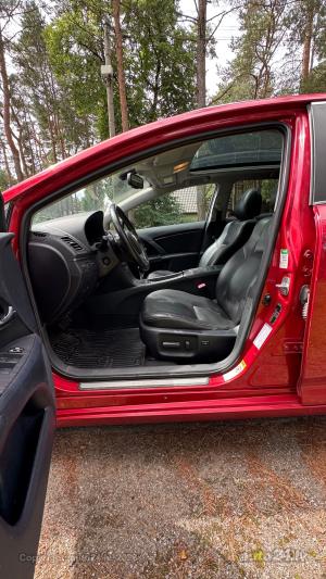 Red Toyota Avensis 2011 in Tallinn, with an engine capacity of 2.20 L and mileage of 242 thousand km for 5990 €, photo 9 on AUTOMOTO.COM.LV