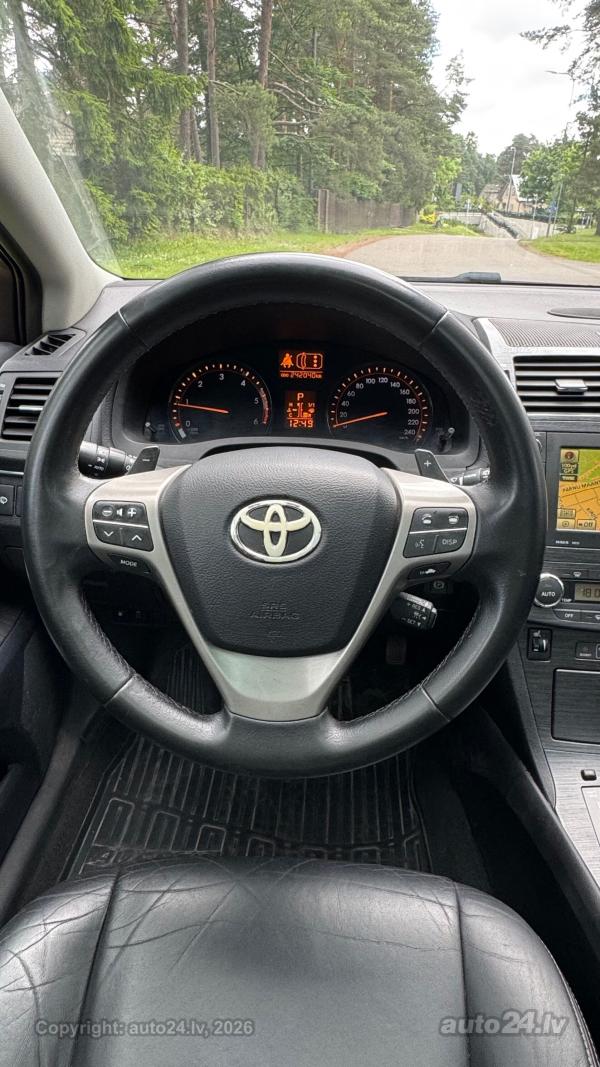 Sarkans Toyota Avensis 2011 Tallina, ar dzinēja tilpumu 2.20 L un nobraukumu 242 tūkst. km par 5990 €, foto 10 vietnē AUTOMOTO.COM.LV