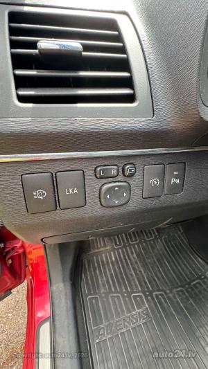 Red Toyota Avensis 2011 in Tallinn, with an engine capacity of 2.20 L and mileage of 242 thousand km for 5990 €, photo 15 on AUTOMOTO.COM.LV
