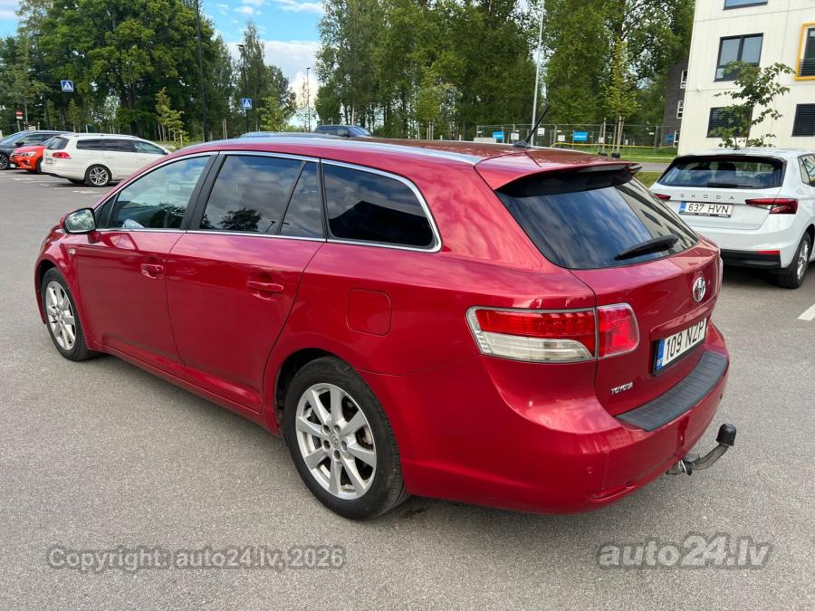 Красный Тойота Авенсис 2011 в Тарту, объемом двигателя 2.20 л и пробегом 251 тыс. км за 4000 €, фото 7 на AUTOMOTO.COM.LV