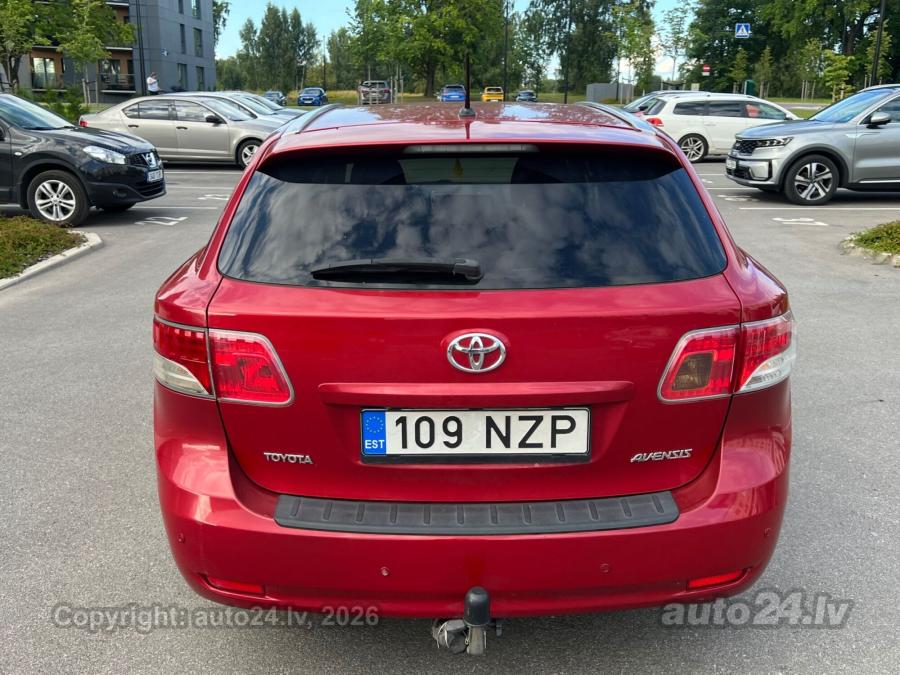 Красный Тойота Авенсис 2011 в Тарту, объемом двигателя 2.20 л и пробегом 251 тыс. км за 4000 €, фото 8 на AUTOMOTO.COM.LV