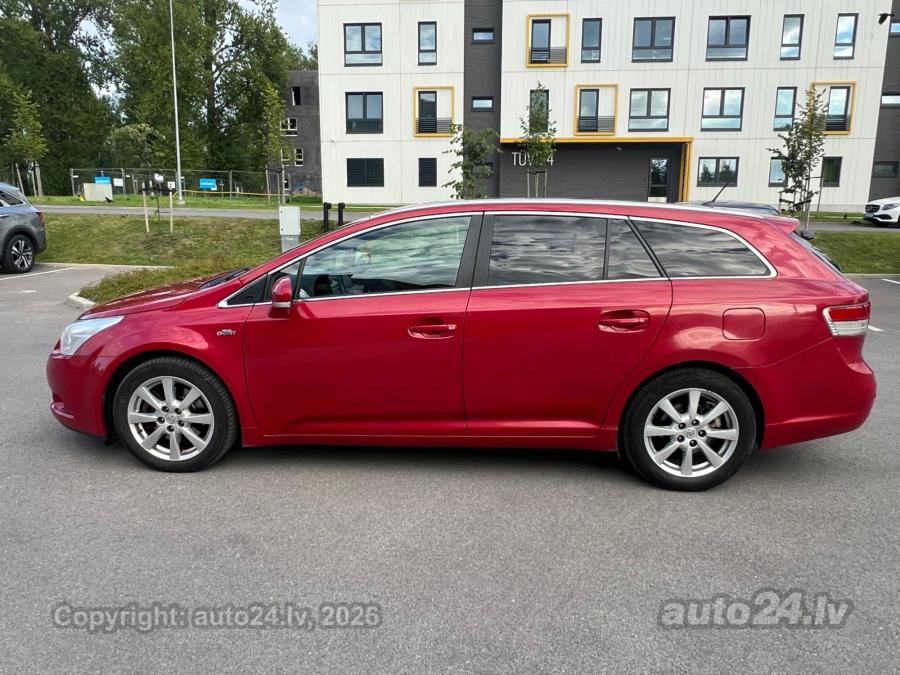 Красный Тойота Авенсис 2011 в Тарту, объемом двигателя 2.20 л и пробегом 251 тыс. км за 4000 €, фото 10 на AUTOMOTO.COM.LV