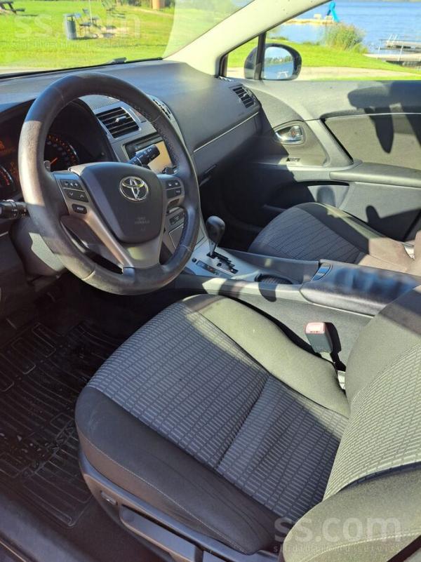 Toyota Avensis 2011 Balvi vietnē Sarkans Toyota Avensis 2011 Balvi, ar dzinēja tilpumu 2.20 L un nobraukumu 269 tūkst. km par 3800 €, foto 5 vietnē AUTOMOTO.COM.LV