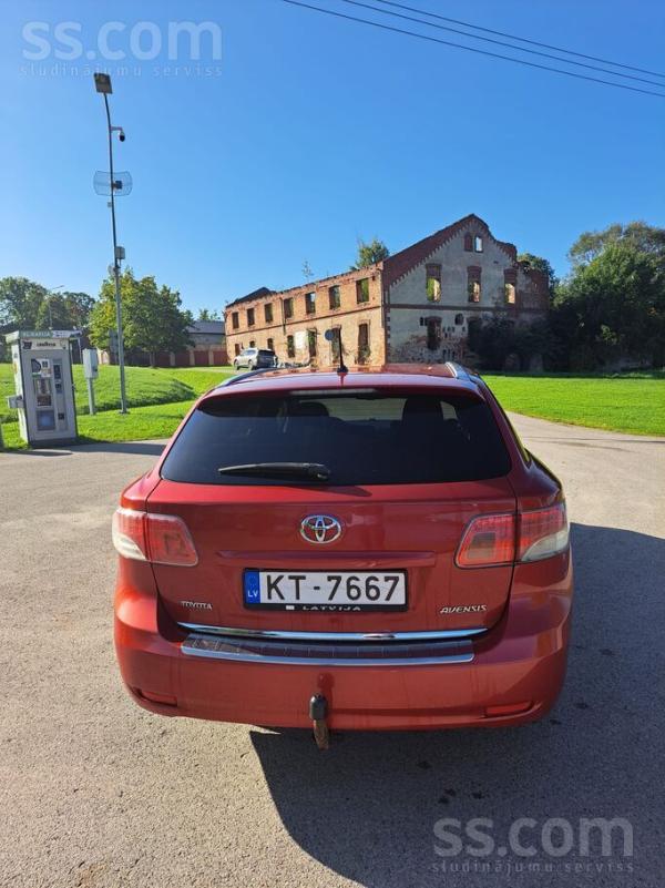 Toyota Avensis 2011 Balvi vietnē Sarkans Toyota Avensis 2011 Balvi, ar dzinēja tilpumu 2.20 L un nobraukumu 269 tūkst. km par 3800 €, foto 9 vietnē AUTOMOTO.COM.LV