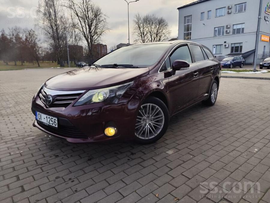 Red Toyota Avensis 2012 in Rezekne, with an engine capacity of 2.20 L and mileage of 333 thousand km for 6250 €, photo 3 on AUTOMOTO.COM.LV