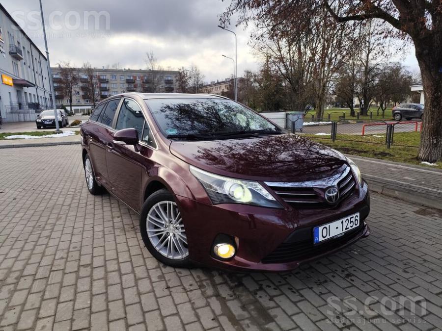 Red Toyota Avensis 2012 in Rezekne, with an engine capacity of 2.20 L and mileage of 333 thousand km for 6250 €, photo 4 on AUTOMOTO.COM.LV