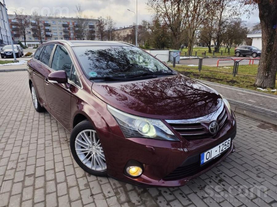 Red Toyota Avensis 2012 in Rezekne, with an engine capacity of 2.20 L and mileage of 333 thousand km for 6250 €, photo 6 on AUTOMOTO.COM.LV