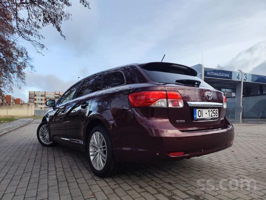 Red Toyota Avensis 2012 in Rezekne, with an engine capacity of 2.20 L and mileage of 333 thousand km for 6250 €, photo 7 on AUTOMOTO.COM.LV