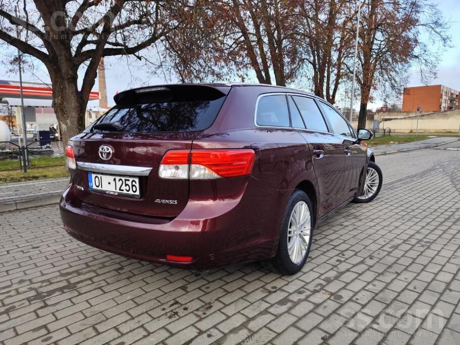 Red Toyota Avensis 2012 in Rezekne, with an engine capacity of 2.20 L and mileage of 333 thousand km for 6250 €, photo 8 on AUTOMOTO.COM.LV