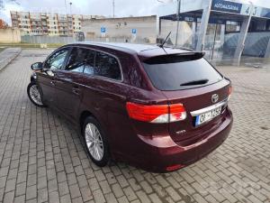 Red Toyota Avensis 2012 in Rezekne, with an engine capacity of 2.20 L and mileage of 333 thousand km for 6250 €, photo 9 on AUTOMOTO.COM.LV