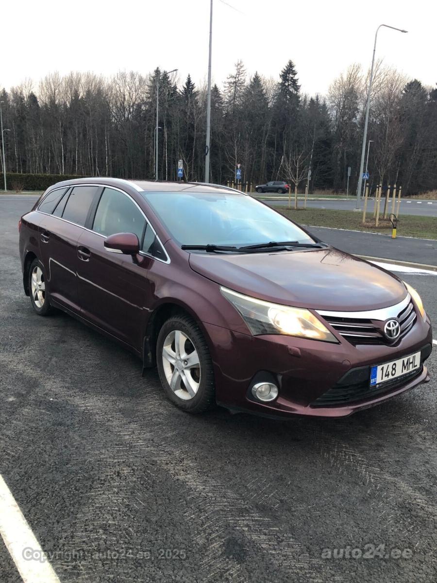 Red Toyota Avensis 2012 in Tallinn, with an engine capacity of 2.00 L and mileage of 241 thousand km for 5500 €, photo 3 on AUTOMOTO.COM.LV
