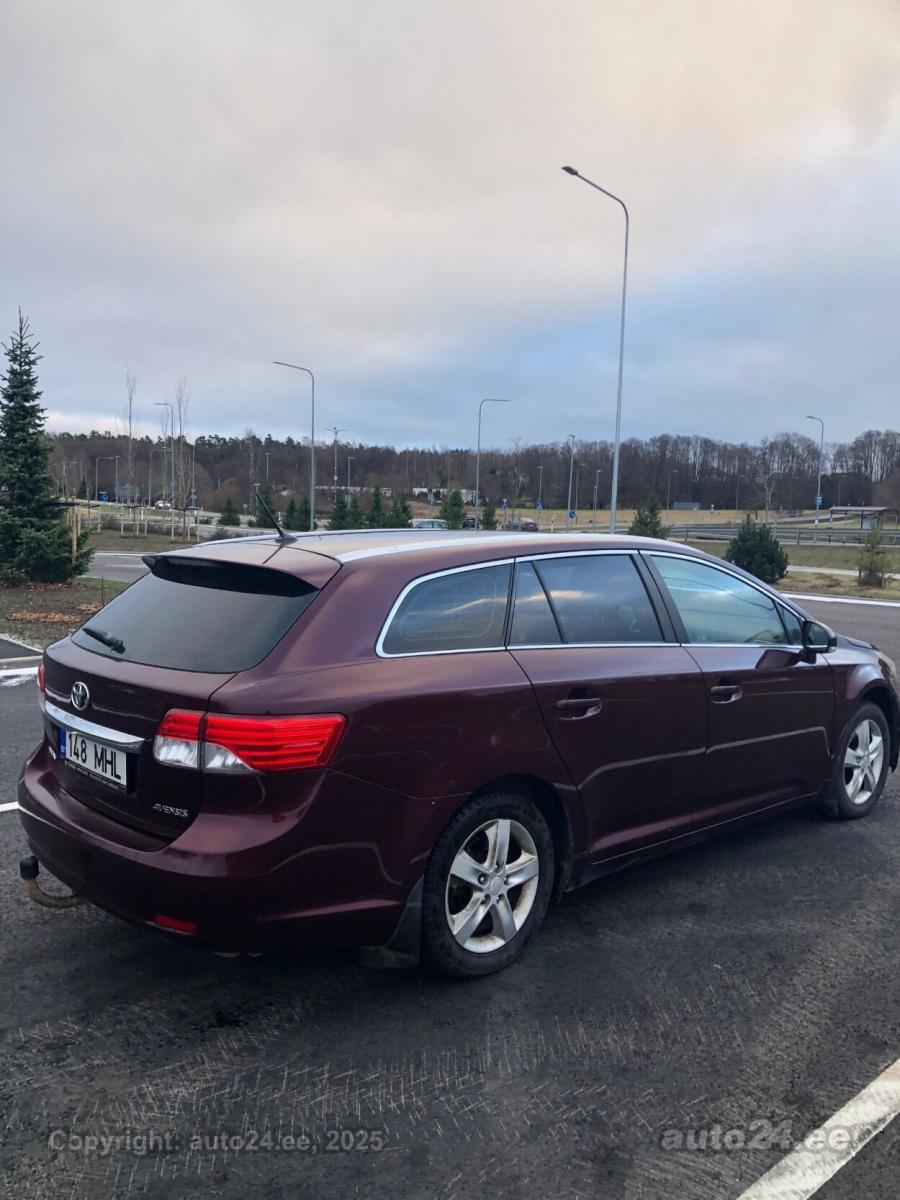 Red Toyota Avensis 2012 in Tallinn, with an engine capacity of 2.00 L and mileage of 241 thousand km for 5500 €, photo 14 on AUTOMOTO.COM.LV