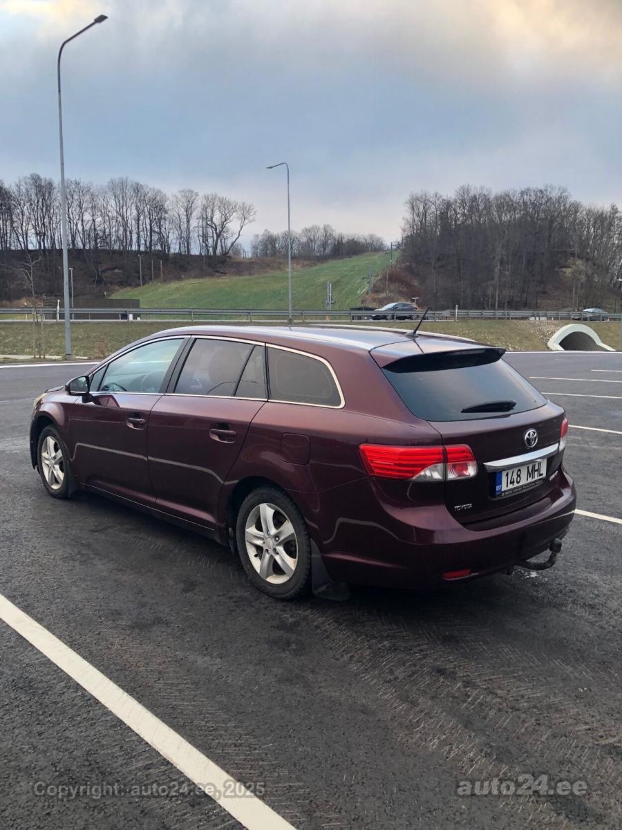 Red Toyota Avensis 2012 in Tallinn, with an engine capacity of 2.00 L and mileage of 241 thousand km for 5500 €, photo 15 on AUTOMOTO.COM.LV
