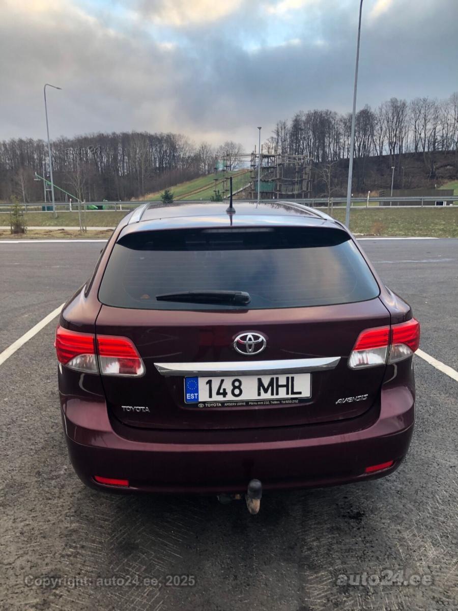 Red Toyota Avensis 2012 in Tallinn, with an engine capacity of 2.00 L and mileage of 241 thousand km for 5500 €, photo 16 on AUTOMOTO.COM.LV