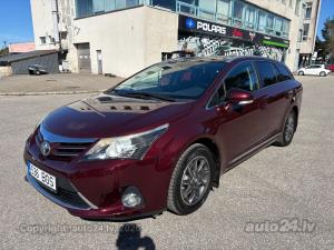 Sarkans Toyota Avensis 2012 Tallina, ar dzinēja tilpumu 1.80 L un nobraukumu 261 tūkst. km par 5990 €, foto  vietnē AUTOMOTO.COM.LV