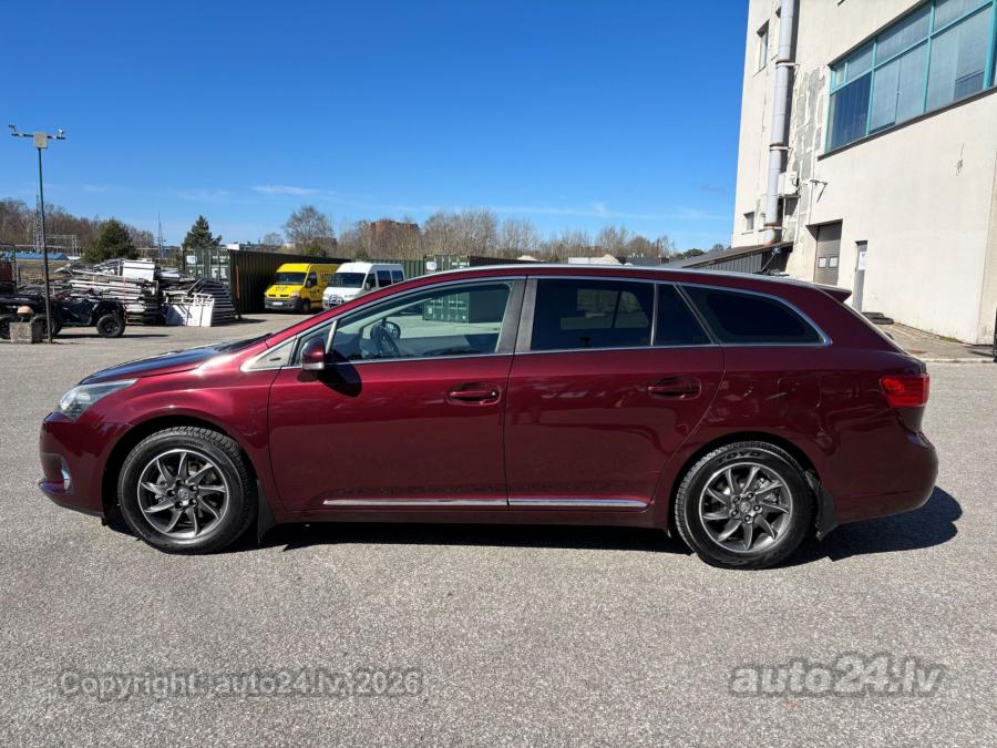 Sarkans Toyota Avensis 2012 Tallina, ar dzinēja tilpumu 1.80 L un nobraukumu 261 tūkst. km par 5990 €, foto 4 vietnē AUTOMOTO.COM.LV