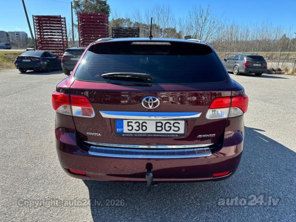 Sarkans Toyota Avensis 2012 Tallina, ar dzinēja tilpumu 1.80 L un nobraukumu 261 tūkst. km par 5990 €, foto 5 vietnē AUTOMOTO.COM.LV
