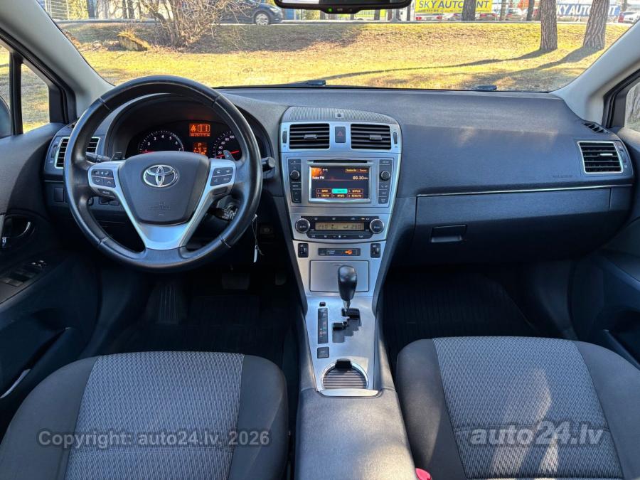 Sarkans Toyota Avensis 2012 Tallina, ar dzinēja tilpumu 1.80 L un nobraukumu 261 tūkst. km par 5990 €, foto 12 vietnē AUTOMOTO.COM.LV