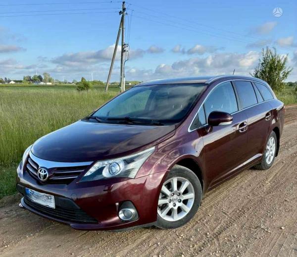 Красный Тойота Авенсис 2012 в Паланга, объемом двигателя 2.00 л и пробегом 245 тыс. км за 5200 €, фото 1 на AUTOMOTO.COM.LV