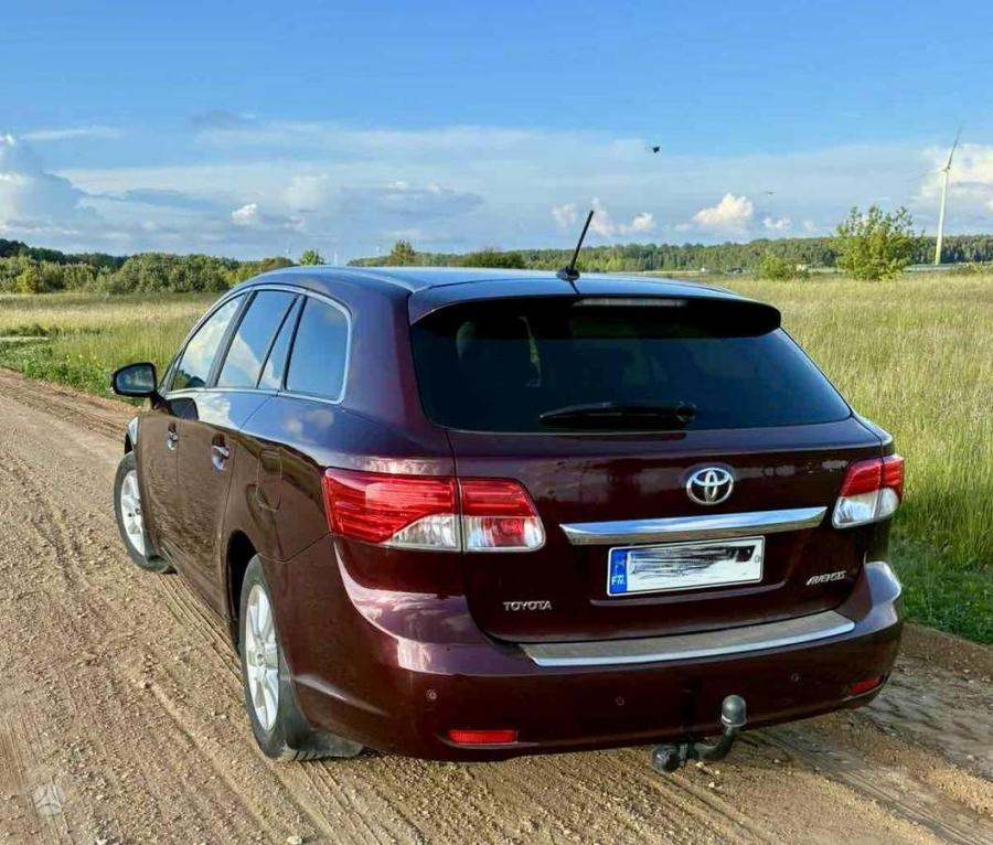 Красный Тойота Авенсис 2012 в Паланга, объемом двигателя 2.00 л и пробегом 245 тыс. км за 5200 €, фото 5 на AUTOMOTO.COM.LV