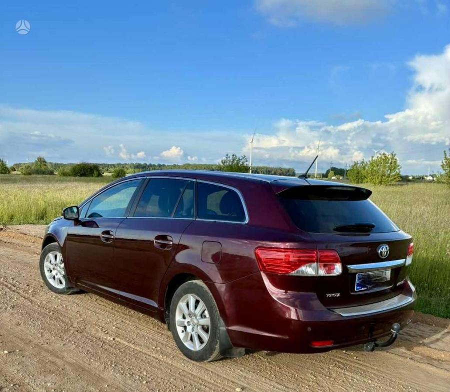 Красный Тойота Авенсис 2012 в Паланга, объемом двигателя 2.00 л и пробегом 245 тыс. км за 5200 €, фото 6 на AUTOMOTO.COM.LV