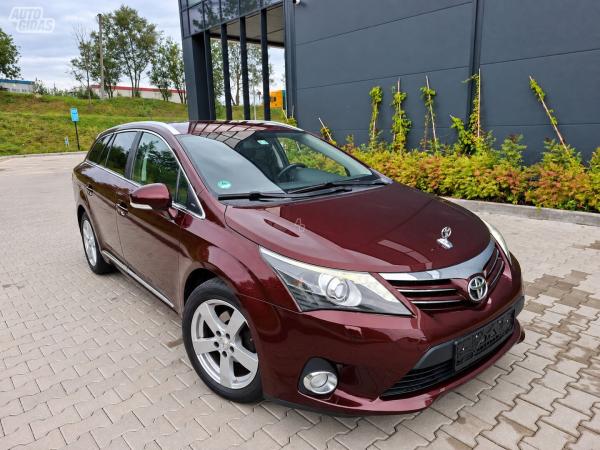 Red Toyota Avensis 2012 in Vilnius, with an engine capacity of 2.00 L and mileage of 302 thousand km for 5250 €, photo 1 on AUTOMOTO.COM.LV