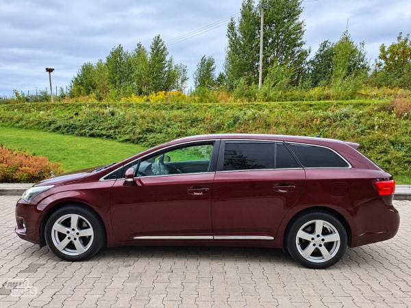 Red Toyota Avensis 2012 in Vilnius, with an engine capacity of 2.00 L and mileage of 302 thousand km for 5250 €, photo 6 on AUTOMOTO.COM.LV