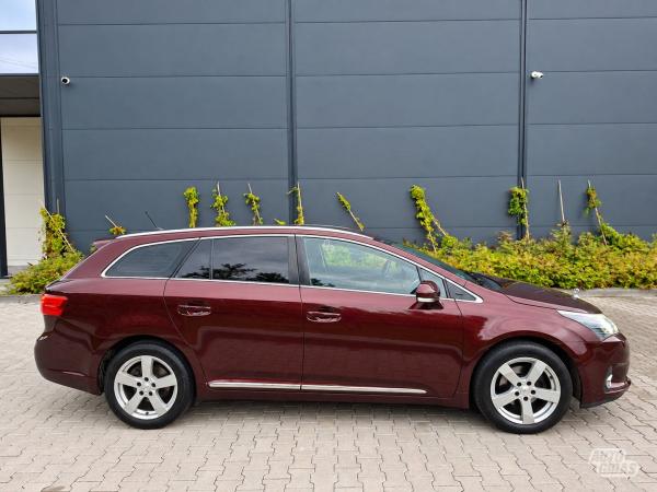 Red Toyota Avensis 2012 in Vilnius, with an engine capacity of 2.00 L and mileage of 302 thousand km for 5250 €, photo 7 on AUTOMOTO.COM.LV