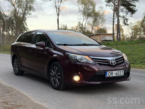 Красный Тойота Авенсис 2012 в Валмиера, объемом двигателя 2.00 л и пробегом 290 тыс. км за 3550 €, фото 5 на AUTOMOTO.COM.LV