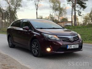Красный Тойота Авенсис 2012 в Валмиера, объемом двигателя 2.00 л и пробегом 290 тыс. км за 3550 €, фото 5 на AUTOMOTO.COM.LV