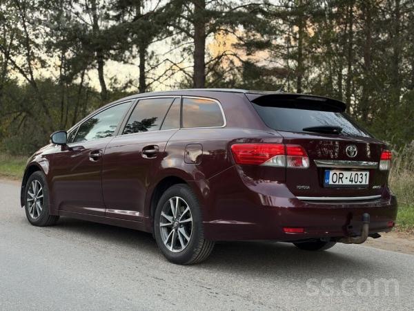 Красный Тойота Авенсис 2012 в Валмиера, объемом двигателя 2.00 л и пробегом 290 тыс. км за 3550 €, фото 9 на AUTOMOTO.COM.LV