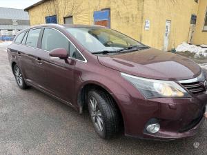 Sarkans Toyota Avensis 2013 Klaipėda, ar dzinēja tilpumu 1.80 L un nobraukumu 280 tūkst. km par 4990 €, foto  vietnē AUTOMOTO.COM.LV