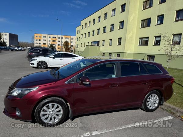 Red Toyota Avensis 2013 in Tallinn, with an engine capacity of 2.00 L and mileage of 290 thousand km for 5000 €, photo 2 on AUTOMOTO.COM.LV