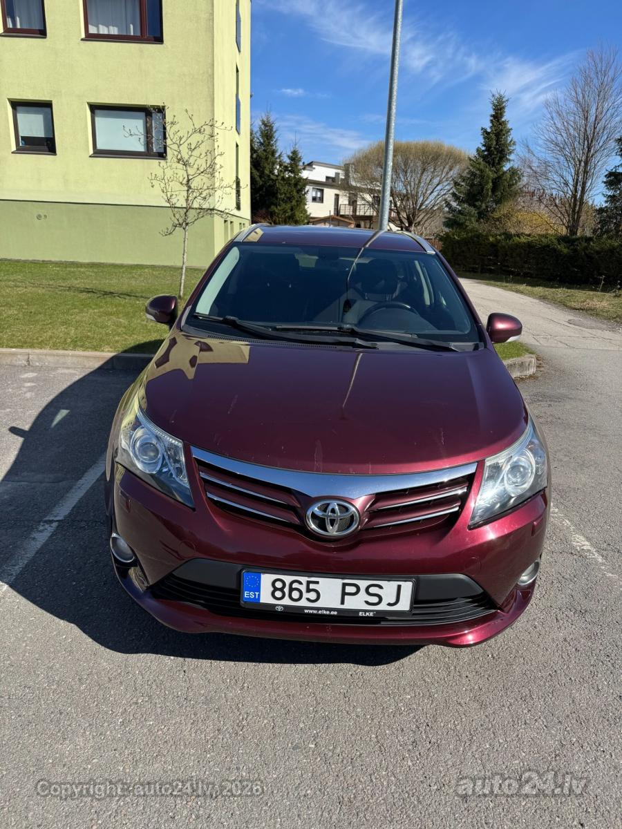 Sarkans Toyota Avensis 2013 Tallina, ar dzinēja tilpumu 2.00 L un nobraukumu 290 tūkst. km par 5000 €, foto 4 vietnē AUTOMOTO.COM.LV