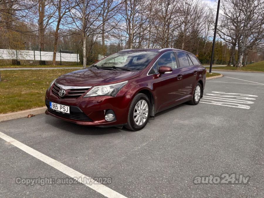 Красный Тойота Авенсис 2013 в Таллин, объемом двигателя 2.00 л и пробегом 294 тыс. км за 6500 €, фото 1 на AUTOMOTO.COM.LV