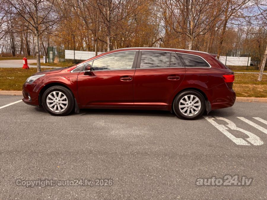 Красный Тойота Авенсис 2013 в Таллин, объемом двигателя 2.00 л и пробегом 294 тыс. км за 6500 €, фото 3 на AUTOMOTO.COM.LV