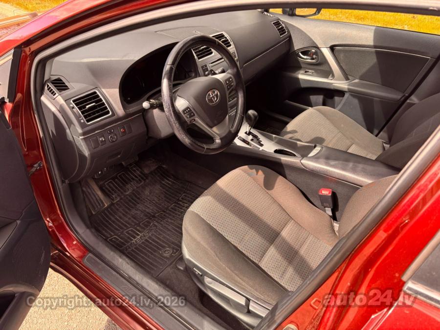 Красный Тойота Авенсис 2013 в Таллин, объемом двигателя 2.00 л и пробегом 294 тыс. км за 6500 €, фото 11 на AUTOMOTO.COM.LV